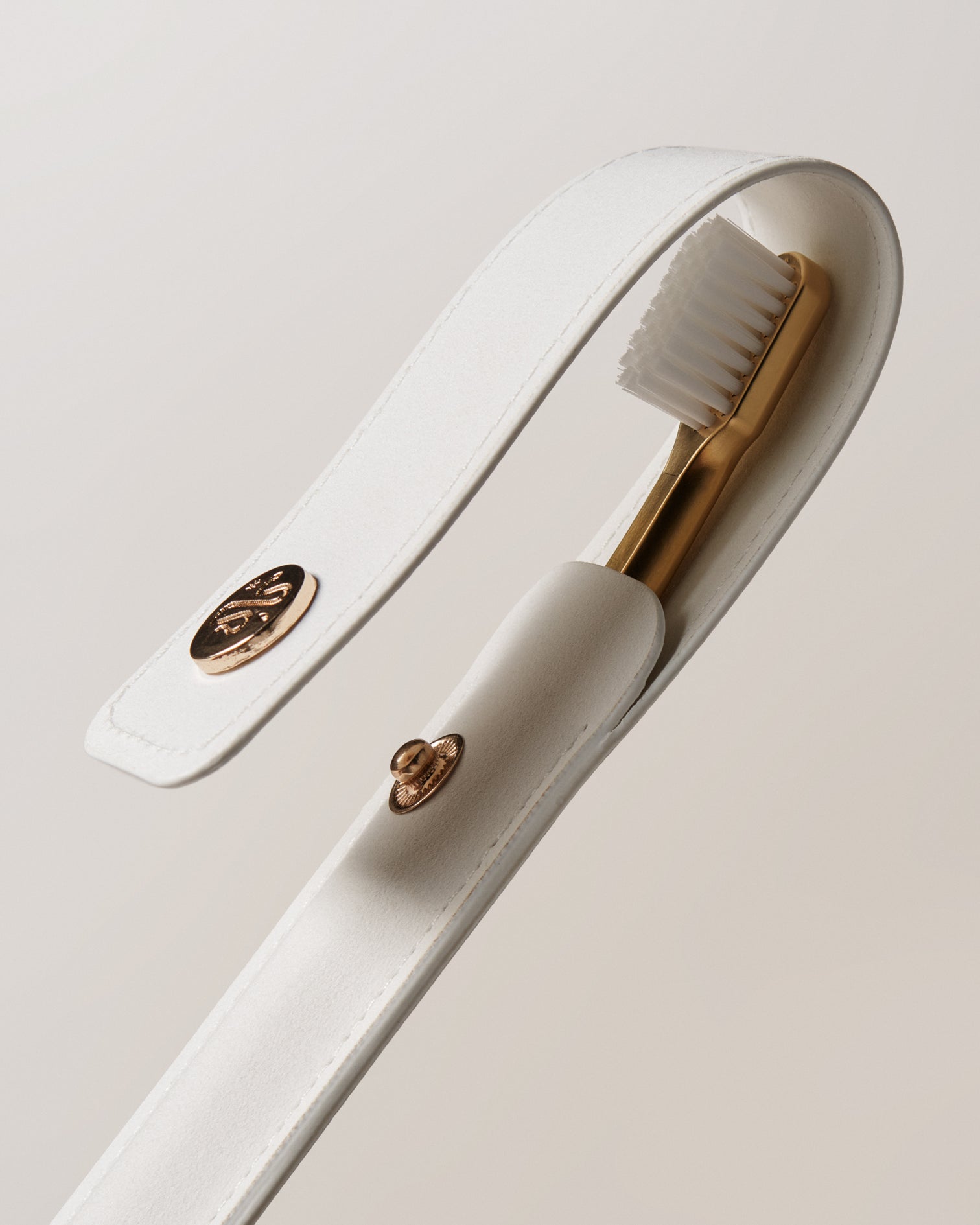 TOOTHBRUSH GOLD/WHITE – AUREZZI