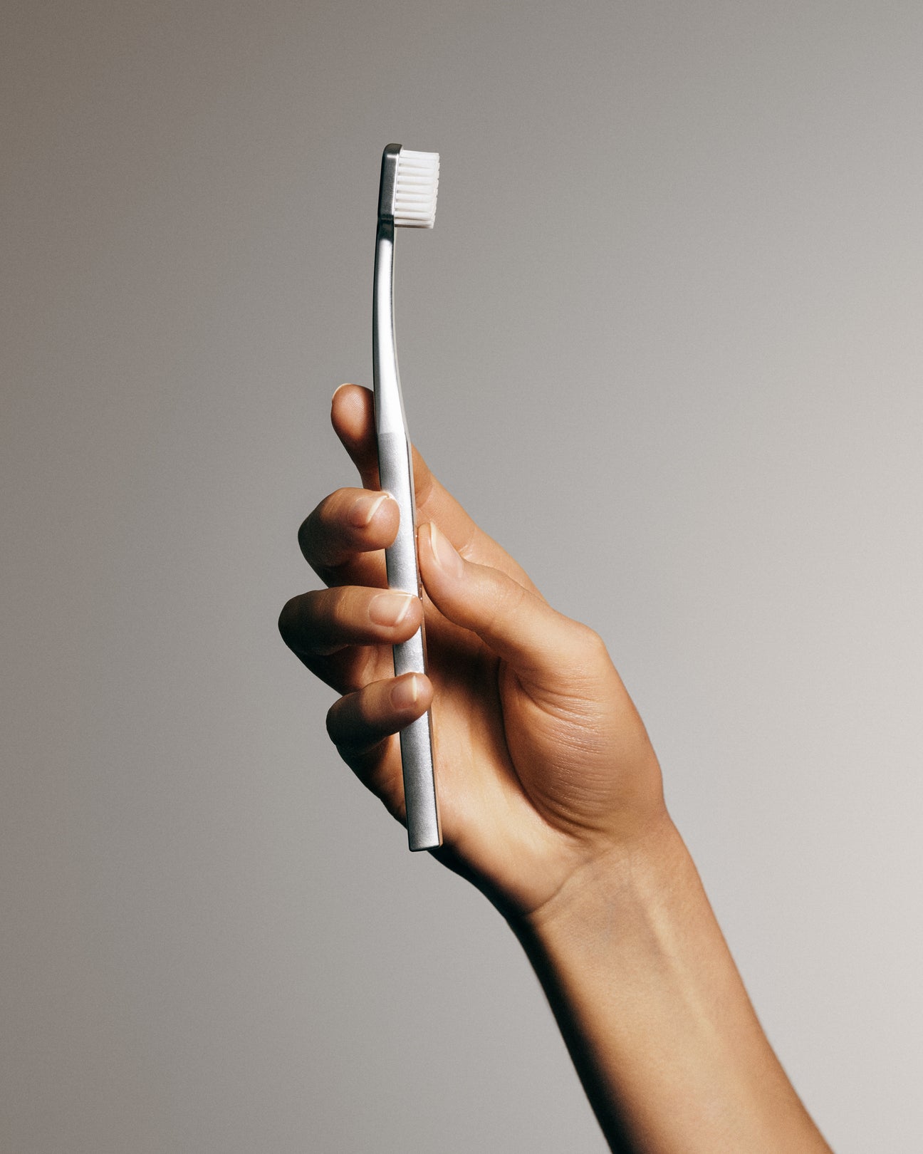 TOOTHBRUSH SILVER/WHITE – AUREZZI